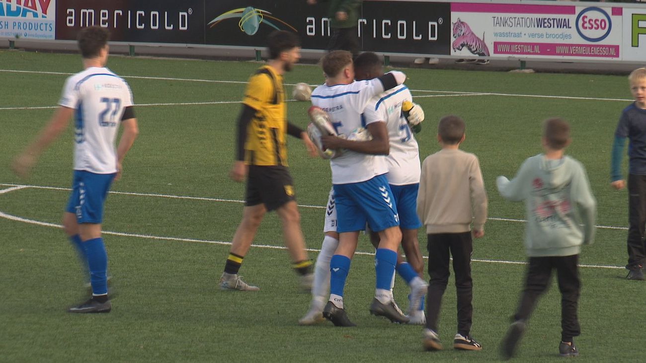 Omroep Flevoland - Sport - SV Urk wint in wonderlijke wedstrijd van DVS