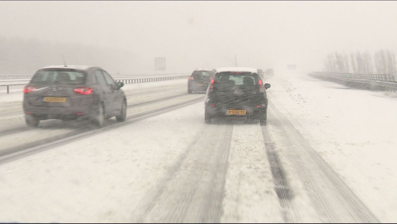 Nieuws - Code oranje vanwege ijzel, bussen rijden grotendeels niet ...