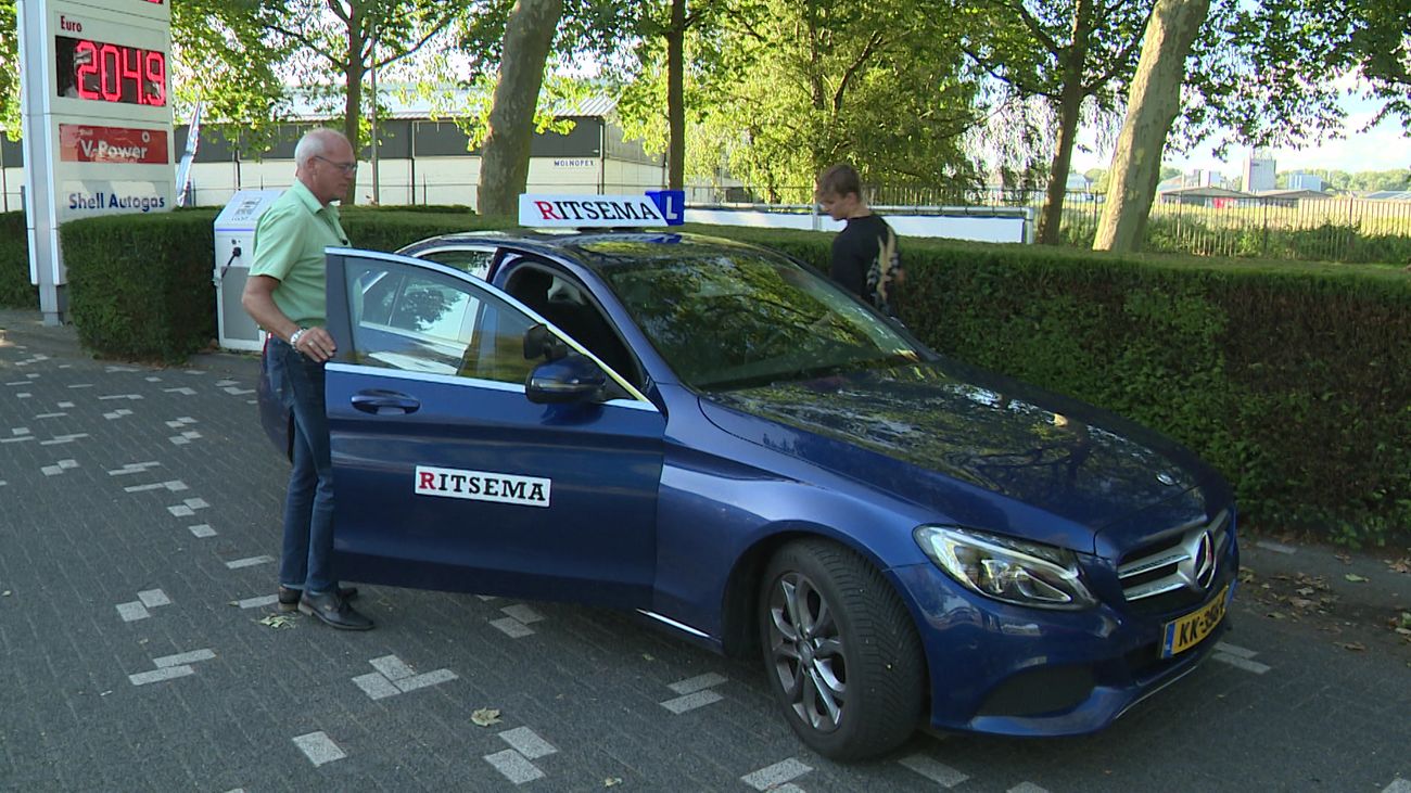 Omroep Flevoland - Nieuws - Schakelbak of automaat? Elektrische auto's ...