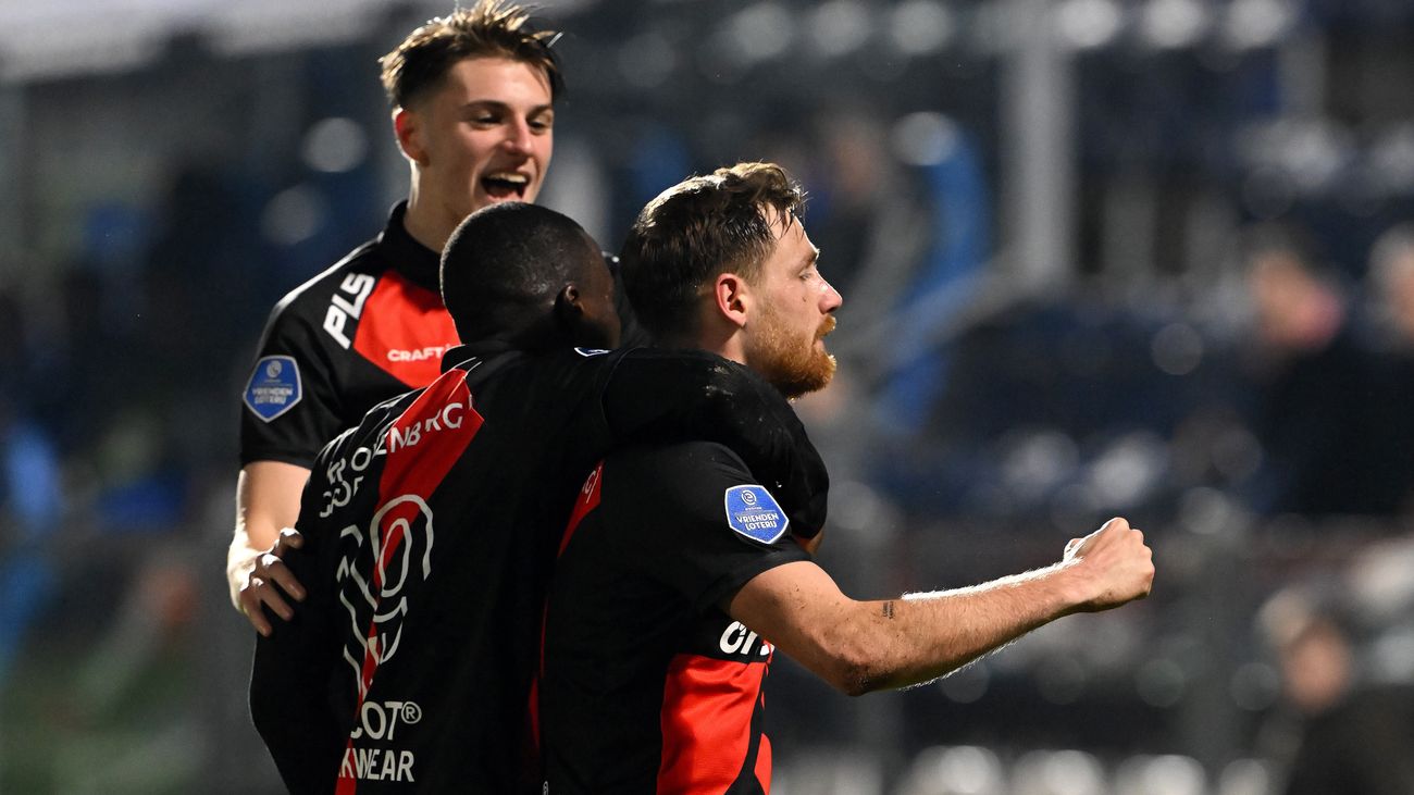 Omroep Flevoland - Sport - Almere City FC wint bij PEC Zwolle dankzij ...