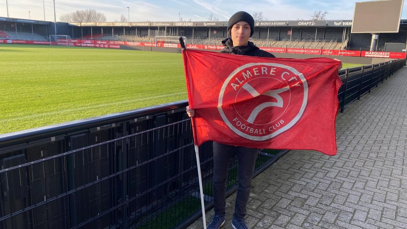 Omroep Flevoland - Nieuws - Ruben (16) steunt Almere City door met een ...