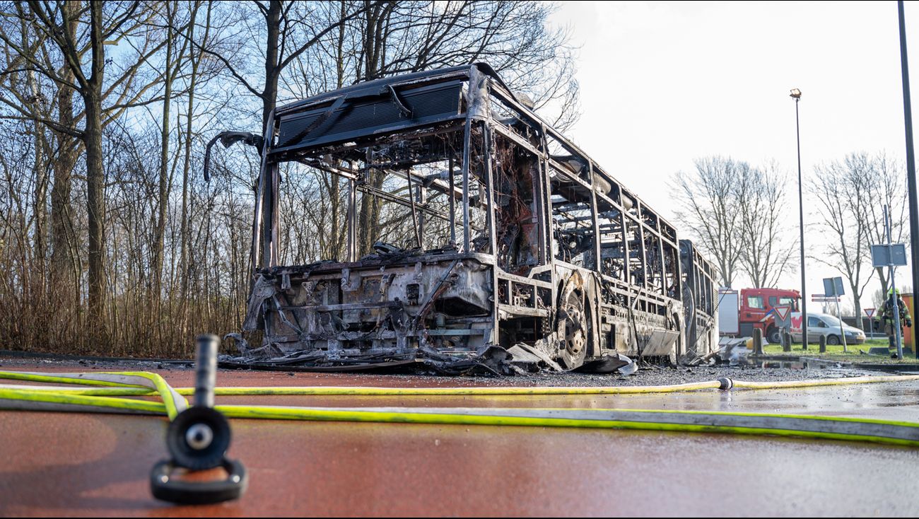 Omroep Flevoland - Nieuws - Bus van Walibi Express in brand, zwarte ...