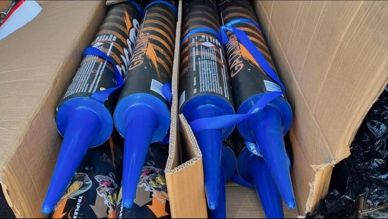 Omroep Flevoland - Nieuws - Tientallen kilo's illegaal vuurwerk in Almeerse woning