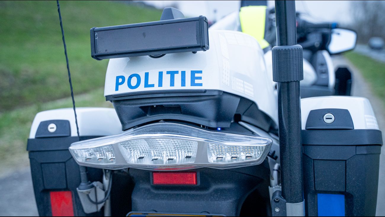 Omroep Flevoland - Nieuws - Politie treft hardrijder die zonder ...
