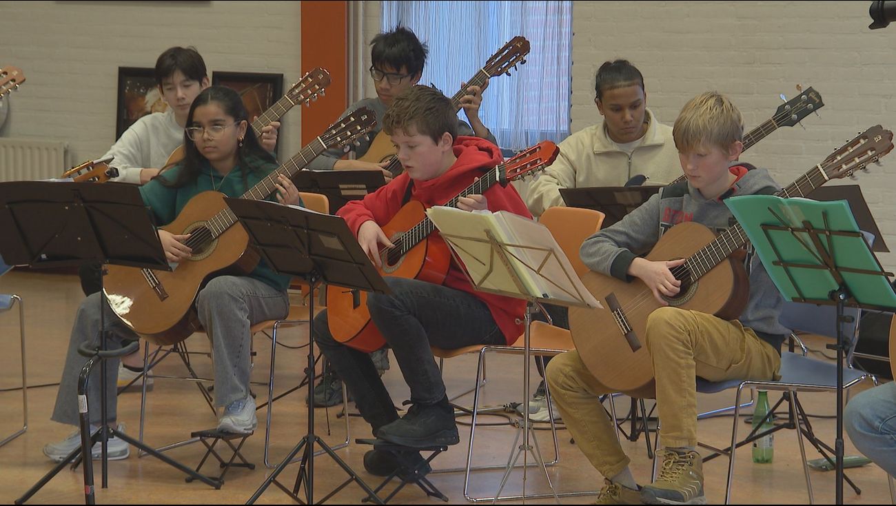 Omroep Flevoland - Nieuws - Toekomst Gitaarorkest uit Almere onzeker