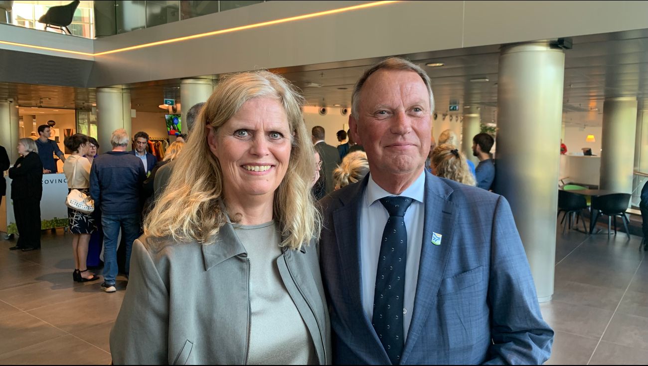 Omroep Flevoland - Nieuws - Ellentrees Müller geïnstalleerd als opvolger gedeputeerde Jan de Reus