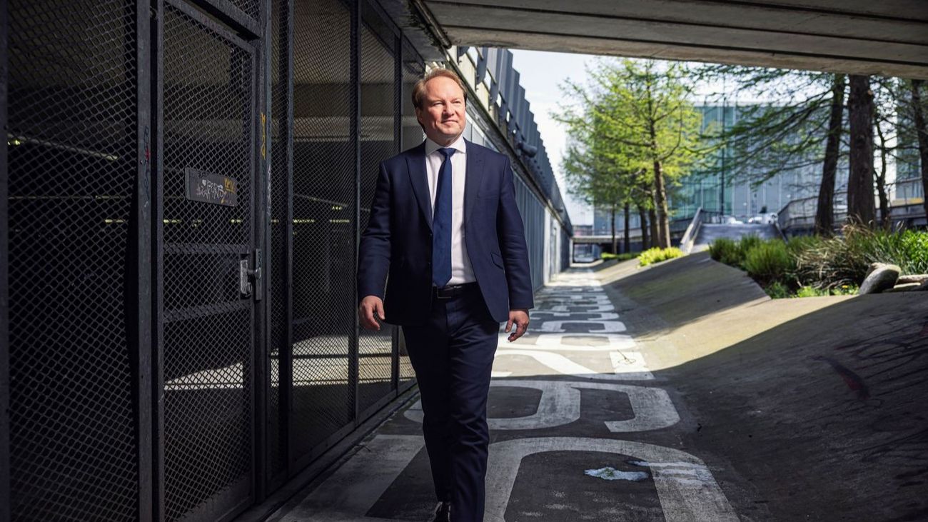 Omroep Flevoland - Nieuws - Burgemeester Almere: 'Ongekende golf' aan ...